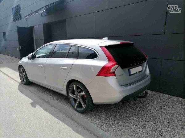 Pelēks Volvo V60 2011 Viļņa, ar dzinēja tilpumu 2.00 L un nobraukumu 340 tūkst. km par 6450 €, foto 3 vietnē AUTOMOTO.COM.LV