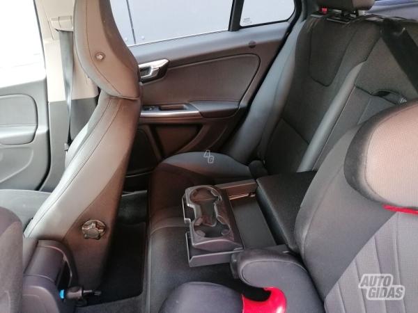 Pelēks Volvo V60 2011 Viļņa, ar dzinēja tilpumu 2.00 L un nobraukumu 340 tūkst. km par 6450 €, foto 7 vietnē AUTOMOTO.COM.LV