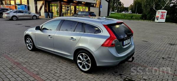 Grey Volvo V60 2011 in Riga, with an engine capacity of 2.00 L and mileage of 240 thousand km for 4950 €, photo 5 on AUTOMOTO.COM.LV