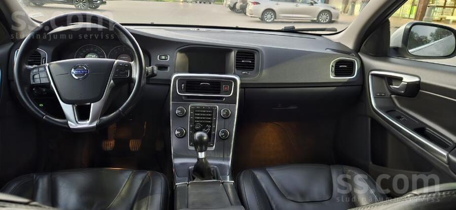 Pelēks Volvo V60 2011 Rīga, ar dzinēja tilpumu 2.00 L un nobraukumu 240 tūkst. km par 4950 €, foto 7 vietnē AUTOMOTO.COM.LV
