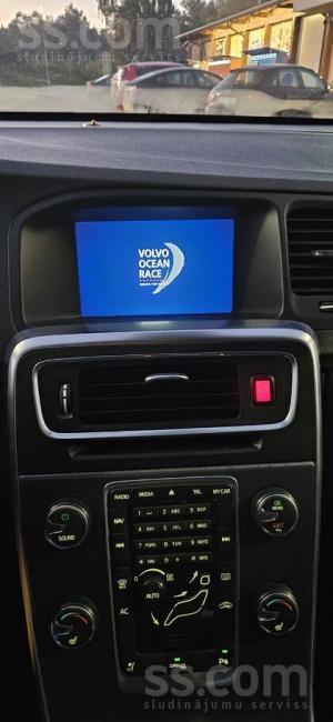 Pelēks Volvo V60 2011 Rīga, ar dzinēja tilpumu 2.00 L un nobraukumu 240 tūkst. km par 4950 €, foto 8 vietnē AUTOMOTO.COM.LV