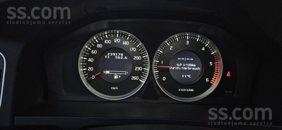 Pelēks Volvo V60 2011 Rīga, ar dzinēja tilpumu 2.00 L un nobraukumu 240 tūkst. km par 4950 €, foto 11 vietnē AUTOMOTO.COM.LV