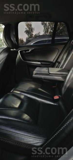 Pelēks Volvo V60 2011 Rīga, ar dzinēja tilpumu 2.00 L un nobraukumu 240 tūkst. km par 4950 €, foto 13 vietnē AUTOMOTO.COM.LV