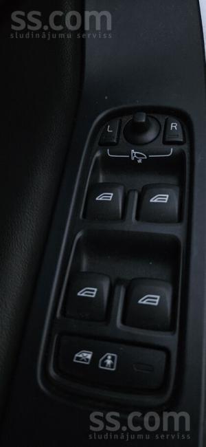 Pelēks Volvo V60 2011 Rīga, ar dzinēja tilpumu 2.00 L un nobraukumu 240 tūkst. km par 4950 €, foto 14 vietnē AUTOMOTO.COM.LV