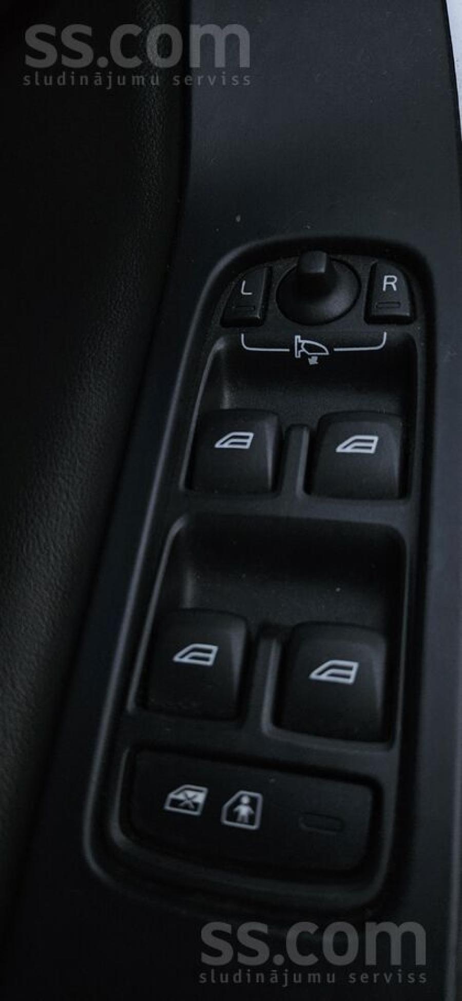 Pelēks Volvo V60 2011 Rīga, ar dzinēja tilpumu 2.00 L un nobraukumu 240 tūkst. km par 4950 €, foto 14 vietnē AUTOMOTO.COM.LV