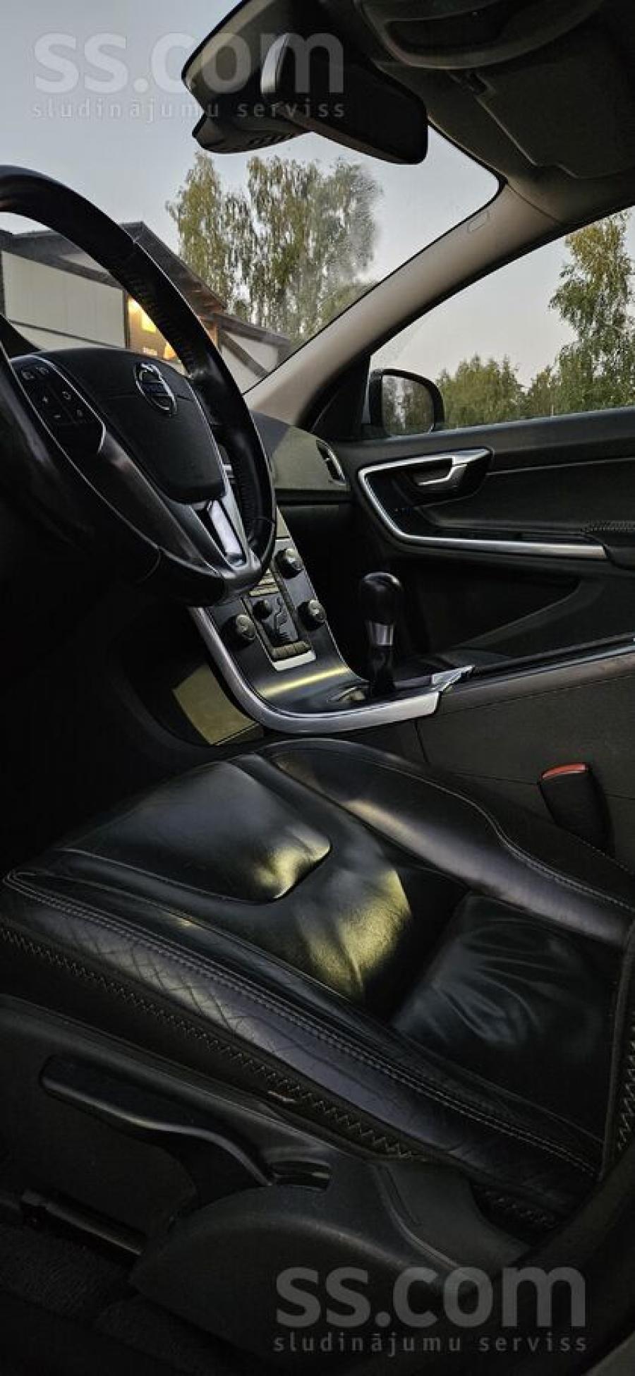 Pelēks Volvo V60 2011 Rīga, ar dzinēja tilpumu 2.00 L un nobraukumu 240 tūkst. km par 4950 €, foto 15 vietnē AUTOMOTO.COM.LV