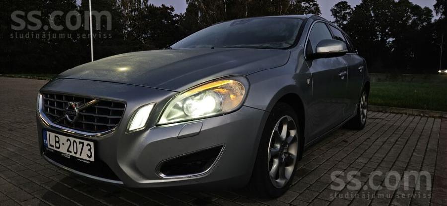 Pelēks Volvo V60 2011 Rīga, ar dzinēja tilpumu 2.00 L un nobraukumu 240 tūkst. km par 4950 €, foto 20 vietnē AUTOMOTO.COM.LV