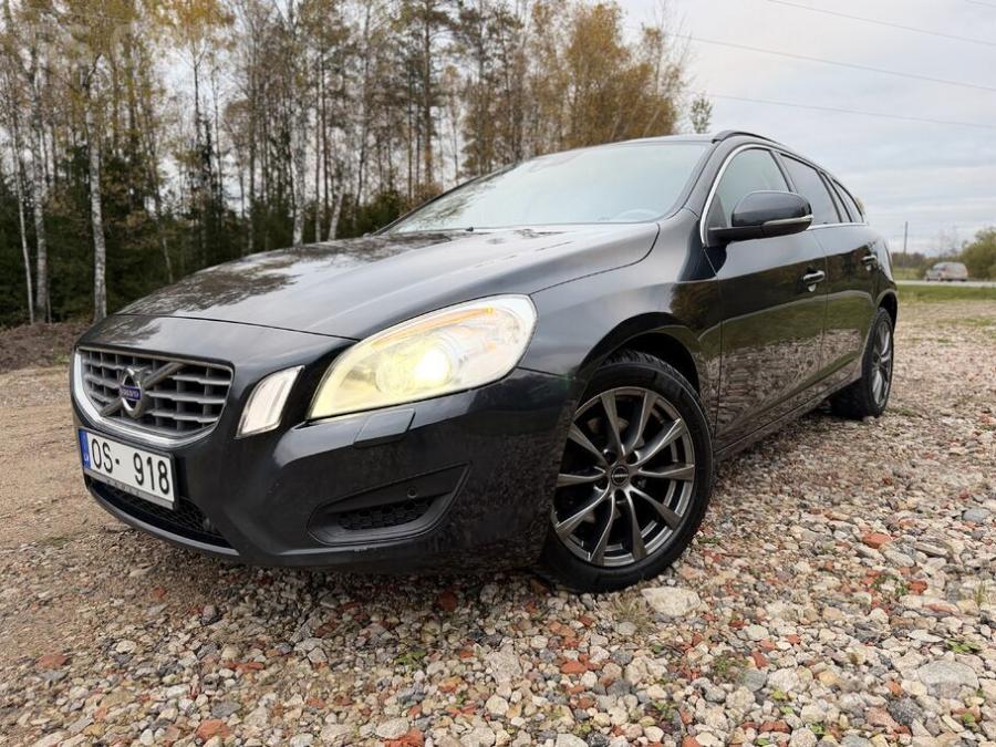 Pelēks Volvo V60 2011 Cēsis, ar dzinēja tilpumu 2.00 L un nobraukumu 0 tūkst. km par 5150 €, foto 1 vietnē AUTOMOTO.COM.LV