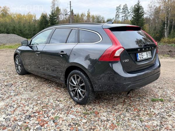 Pelēks Volvo V60 2011 Cēsis, ar dzinēja tilpumu 2.00 L un nobraukumu 0 tūkst. km par 5150 €, foto 3 vietnē AUTOMOTO.COM.LV
