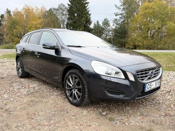 Pelēks Volvo V60 2011 Cēsis, ar dzinēja tilpumu 2.00 L un nobraukumu 0 tūkst. km par 5150 €, foto 4 vietnē AUTOMOTO.COM.LV