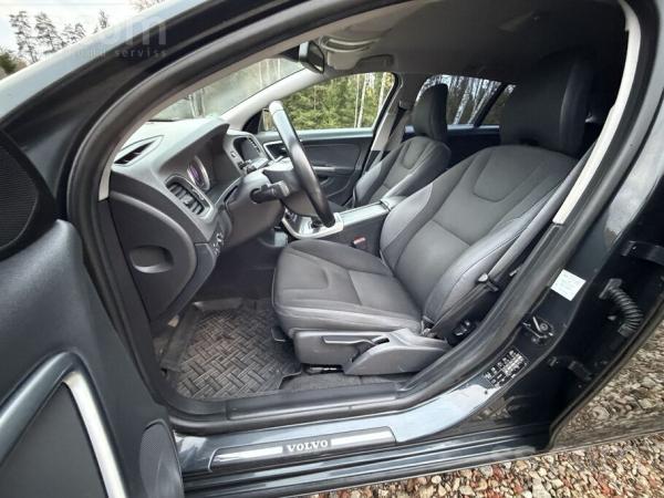 Pelēks Volvo V60 2011 Cēsis, ar dzinēja tilpumu 2.00 L un nobraukumu 0 tūkst. km par 5150 €, foto 7 vietnē AUTOMOTO.COM.LV