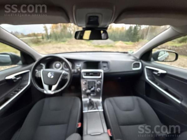 Pelēks Volvo V60 2011 Cēsis, ar dzinēja tilpumu 2.00 L un nobraukumu 0 tūkst. km par 5150 €, foto 8 vietnē AUTOMOTO.COM.LV