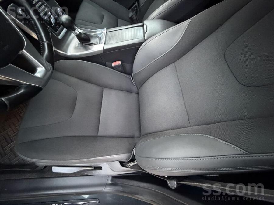 Pelēks Volvo V60 2011 Cēsis, ar dzinēja tilpumu 2.00 L un nobraukumu 0 tūkst. km par 5150 €, foto 9 vietnē AUTOMOTO.COM.LV