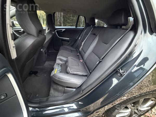Pelēks Volvo V60 2011 Cēsis, ar dzinēja tilpumu 2.00 L un nobraukumu 0 tūkst. km par 5150 €, foto 11 vietnē AUTOMOTO.COM.LV