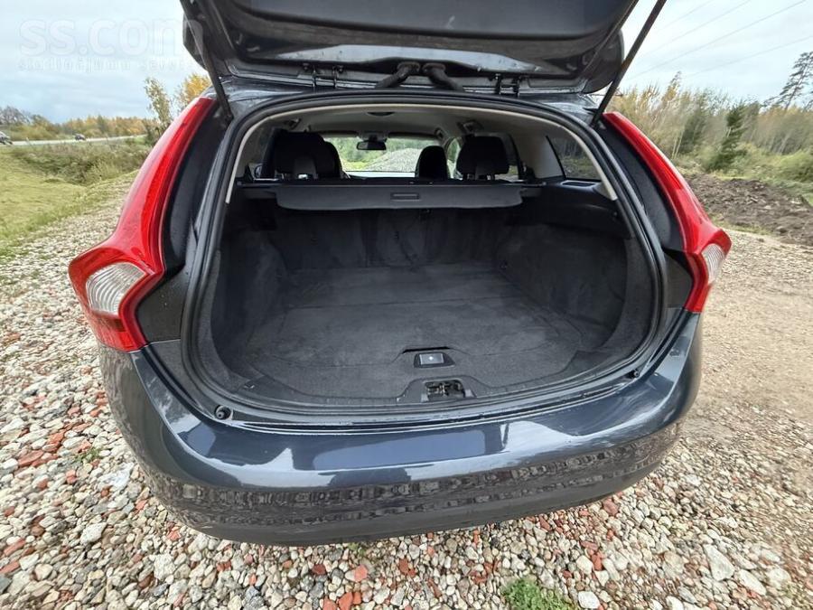 Pelēks Volvo V60 2011 Cēsis, ar dzinēja tilpumu 2.00 L un nobraukumu 0 tūkst. km par 5150 €, foto 13 vietnē AUTOMOTO.COM.LV