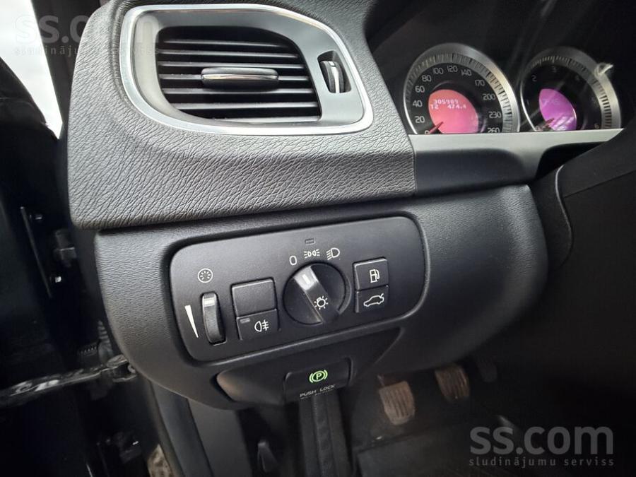 Pelēks Volvo V60 2011 Cēsis, ar dzinēja tilpumu 2.00 L un nobraukumu 0 tūkst. km par 5150 €, foto 14 vietnē AUTOMOTO.COM.LV