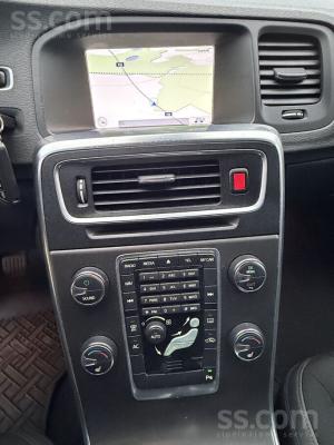 Pelēks Volvo V60 2011 Cēsis, ar dzinēja tilpumu 2.00 L un nobraukumu 0 tūkst. km par 5150 €, foto 15 vietnē AUTOMOTO.COM.LV