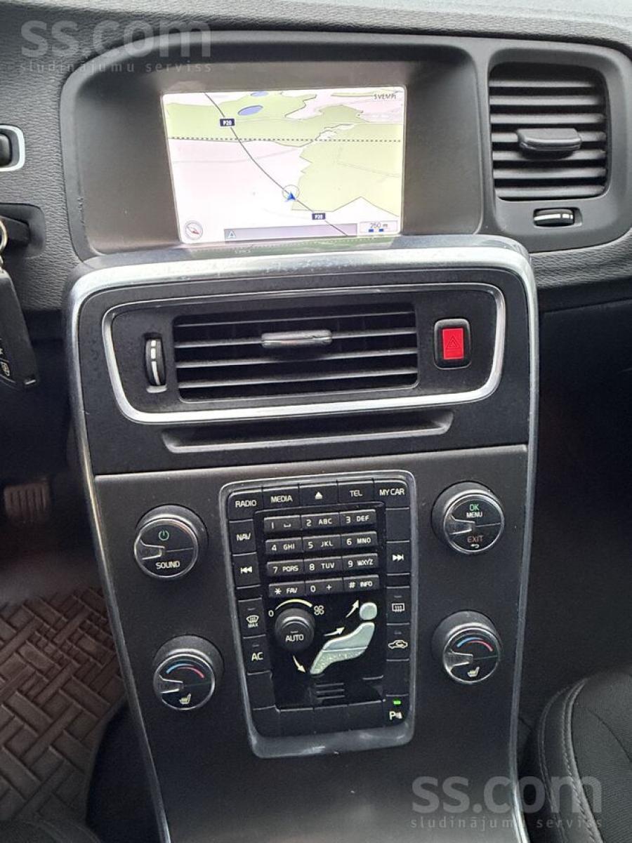 Pelēks Volvo V60 2011 Cēsis, ar dzinēja tilpumu 2.00 L un nobraukumu 0 tūkst. km par 5150 €, foto 15 vietnē AUTOMOTO.COM.LV