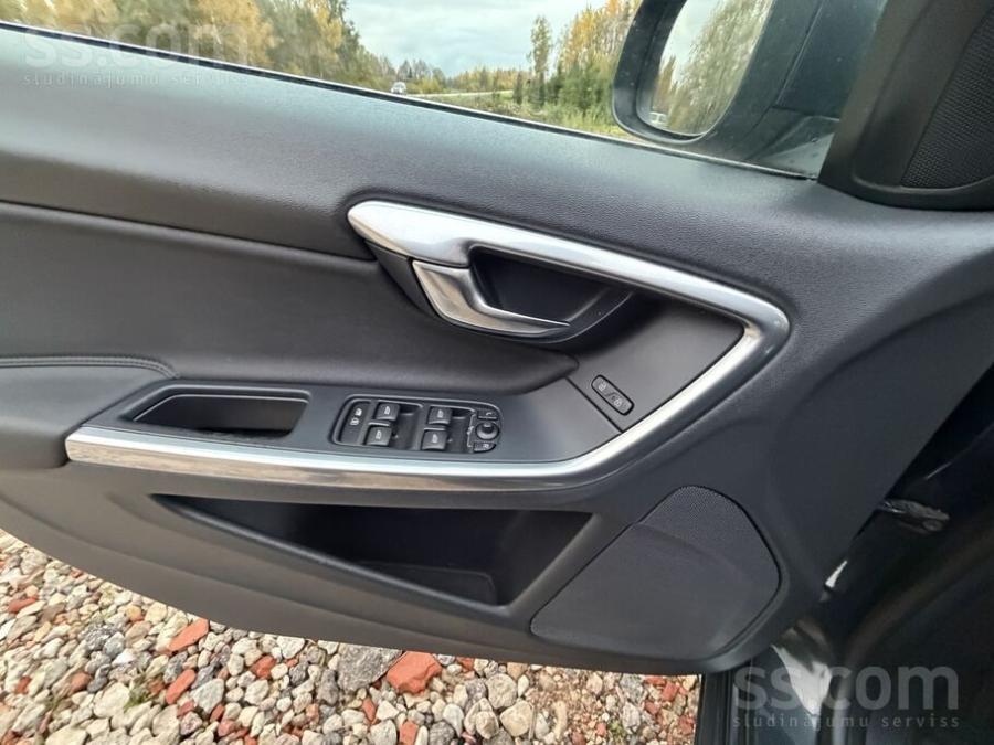 Pelēks Volvo V60 2011 Cēsis, ar dzinēja tilpumu 2.00 L un nobraukumu 0 tūkst. km par 5150 €, foto 18 vietnē AUTOMOTO.COM.LV