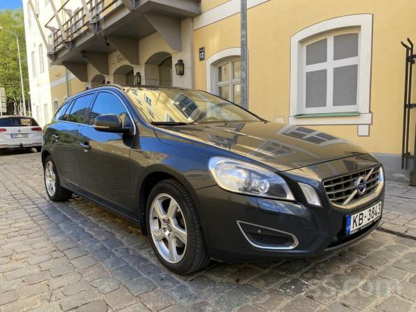 Grey Volvo V60 2012 in Riga, with an engine capacity of 2.00 L and mileage of 323 thousand km for 4950 €, photo 3 on AUTOMOTO.COM.LV