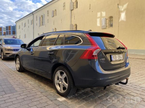 Grey Volvo V60 2012 in Riga, with an engine capacity of 2.00 L and mileage of 323 thousand km for 4950 €, photo 4 on AUTOMOTO.COM.LV