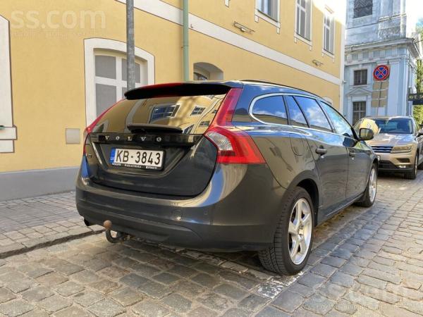 Grey Volvo V60 2012 in Riga, with an engine capacity of 2.00 L and mileage of 323 thousand km for 4950 €, photo 5 on AUTOMOTO.COM.LV