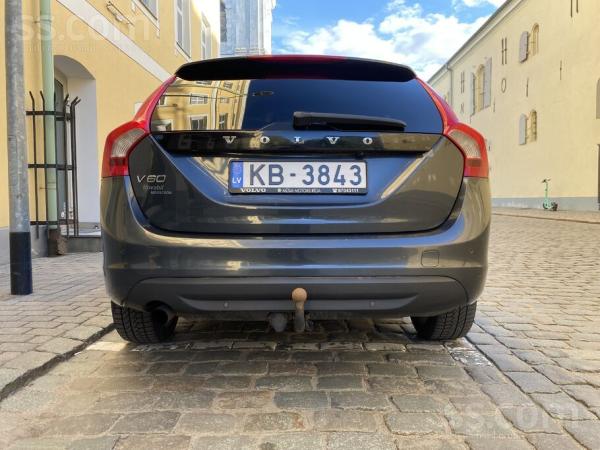 Grey Volvo V60 2012 in Riga, with an engine capacity of 2.00 L and mileage of 323 thousand km for 4950 €, photo 6 on AUTOMOTO.COM.LV