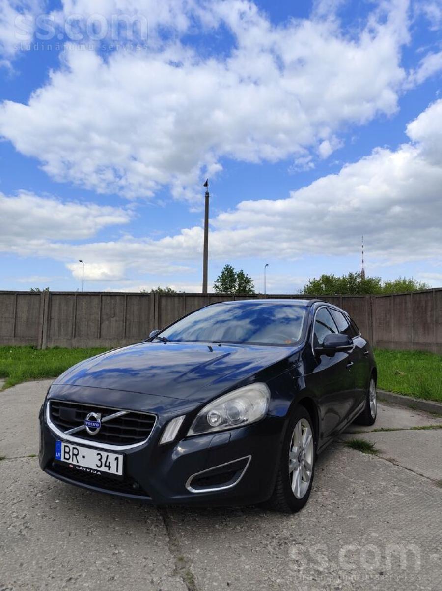 Pelēks Volvo V60 2012 Rīga, ar dzinēja tilpumu 2.00 L un nobraukumu 260 tūkst. km par 7990 €, foto 1 vietnē AUTOMOTO.COM.LV