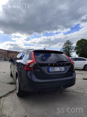 Pelēks Volvo V60 2012 Rīga, ar dzinēja tilpumu 2.00 L un nobraukumu 260 tūkst. km par 7990 €, foto 4 vietnē AUTOMOTO.COM.LV