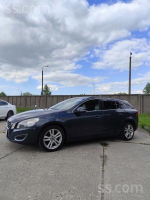 Pelēks Volvo V60 2012 Rīga, ar dzinēja tilpumu 2.00 L un nobraukumu 260 tūkst. km par 7990 €, foto 5 vietnē AUTOMOTO.COM.LV