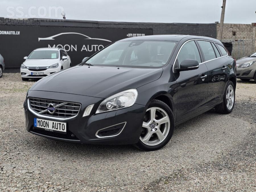 Pelēks Volvo V60 2012 Liepāja, ar dzinēja tilpumu 1.60 L un nobraukumu 0 tūkst. km par 6995 €, foto 1 vietnē AUTOMOTO.COM.LV