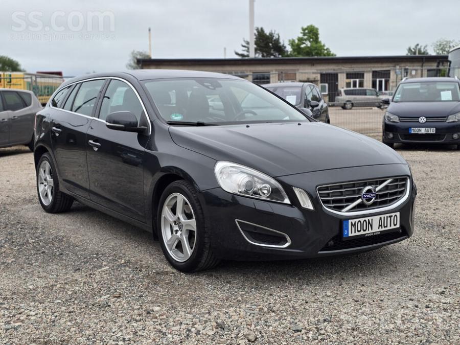 Pelēks Volvo V60 2012 Liepāja, ar dzinēja tilpumu 1.60 L un nobraukumu 0 tūkst. km par 6995 €, foto 4 vietnē AUTOMOTO.COM.LV