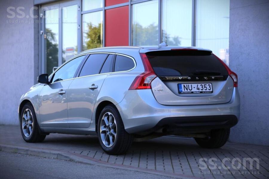 Pelēks Volvo V60 2012 Rīga, ar dzinēja tilpumu 2.00 L un nobraukumu 0 tūkst. km par 4995 €, foto 6 vietnē AUTOMOTO.COM.LV