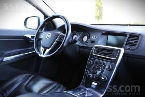 Pelēks Volvo V60 2012 Rīga, ar dzinēja tilpumu 2.00 L un nobraukumu 0 tūkst. km par 4995 €, foto 9 vietnē AUTOMOTO.COM.LV