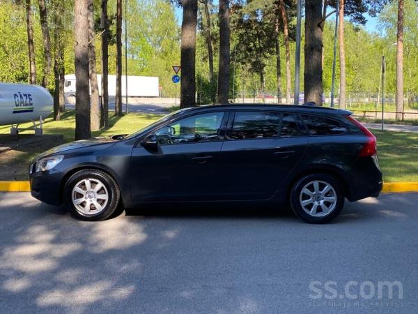 Pelēks Volvo V60 2012 Rīga, ar dzinēja tilpumu 1.60 L un nobraukumu 0 tūkst. km par 5390 €, foto 2 vietnē AUTOMOTO.COM.LV