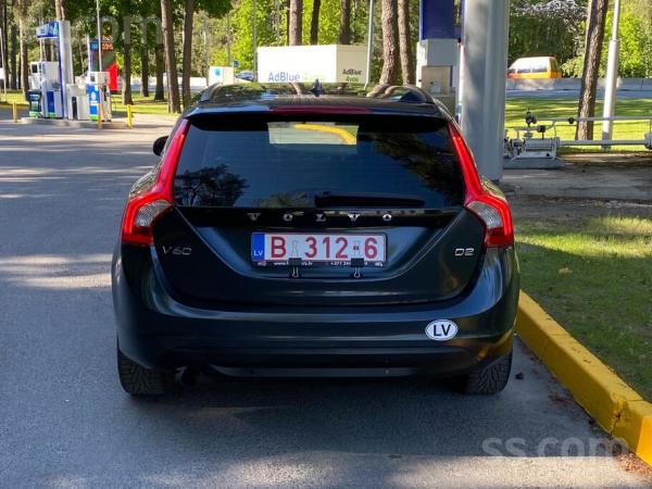 Pelēks Volvo V60 2012 Rīga, ar dzinēja tilpumu 1.60 L un nobraukumu 0 tūkst. km par 5390 €, foto 4 vietnē AUTOMOTO.COM.LV