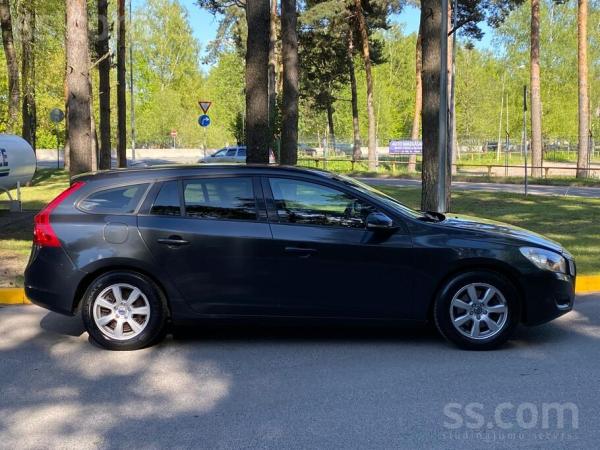 Pelēks Volvo V60 2012 Rīga, ar dzinēja tilpumu 1.60 L un nobraukumu 0 tūkst. km par 5390 €, foto 6 vietnē AUTOMOTO.COM.LV