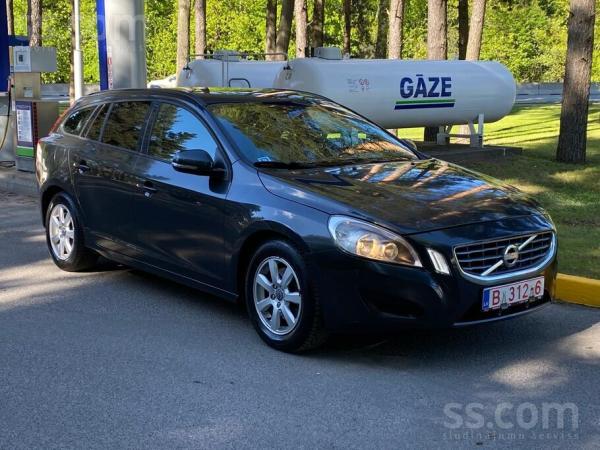 Pelēks Volvo V60 2012 Rīga, ar dzinēja tilpumu 1.60 L un nobraukumu 0 tūkst. km par 5390 €, foto 7 vietnē AUTOMOTO.COM.LV