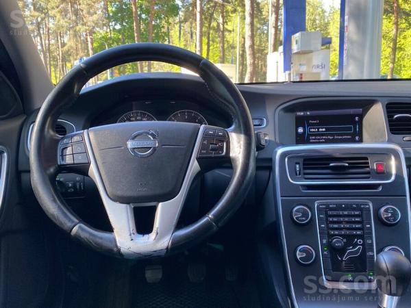 Pelēks Volvo V60 2012 Rīga, ar dzinēja tilpumu 1.60 L un nobraukumu 0 tūkst. km par 5390 €, foto 10 vietnē AUTOMOTO.COM.LV