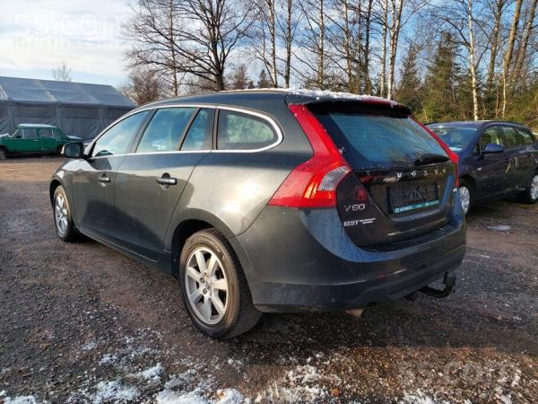 Grey Volvo V60 2012 in Cesis, with an engine capacity of 1.60 L and mileage of 211 thousand km for 6100 €, photo 3 on AUTOMOTO.COM.LV