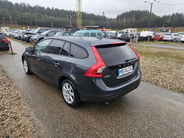 Grey Volvo V60 2012 in Vilnius, with an engine capacity of 1.60 L and mileage of 264 thousand km for 4950 €, photo 3 on AUTOMOTO.COM.LV