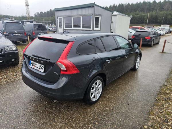 Grey Volvo V60 2012 in Vilnius, with an engine capacity of 1.60 L and mileage of 264 thousand km for 4950 €, photo 4 on AUTOMOTO.COM.LV