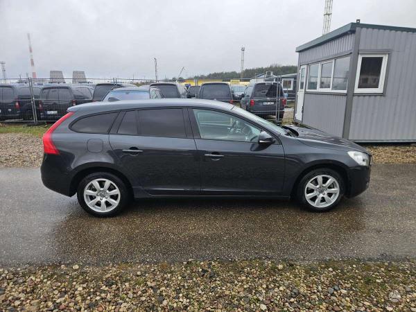 Grey Volvo V60 2012 in Vilnius, with an engine capacity of 1.60 L and mileage of 264 thousand km for 4950 €, photo 5 on AUTOMOTO.COM.LV