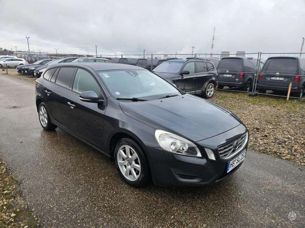 Grey Volvo V60 2012 in Vilnius, with an engine capacity of 1.60 L and mileage of 264 thousand km for 4950 €, photo 6 on AUTOMOTO.COM.LV