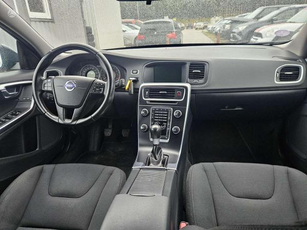 Grey Volvo V60 2012 in Vilnius, with an engine capacity of 1.60 L and mileage of 264 thousand km for 4950 €, photo 8 on AUTOMOTO.COM.LV