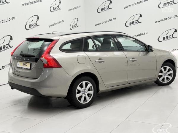 Grey Volvo V60 2012 in Avizieniai, with an engine capacity of 1.60 L and mileage of 296 thousand km for 4900 €, photo 2 on AUTOMOTO.COM.LV