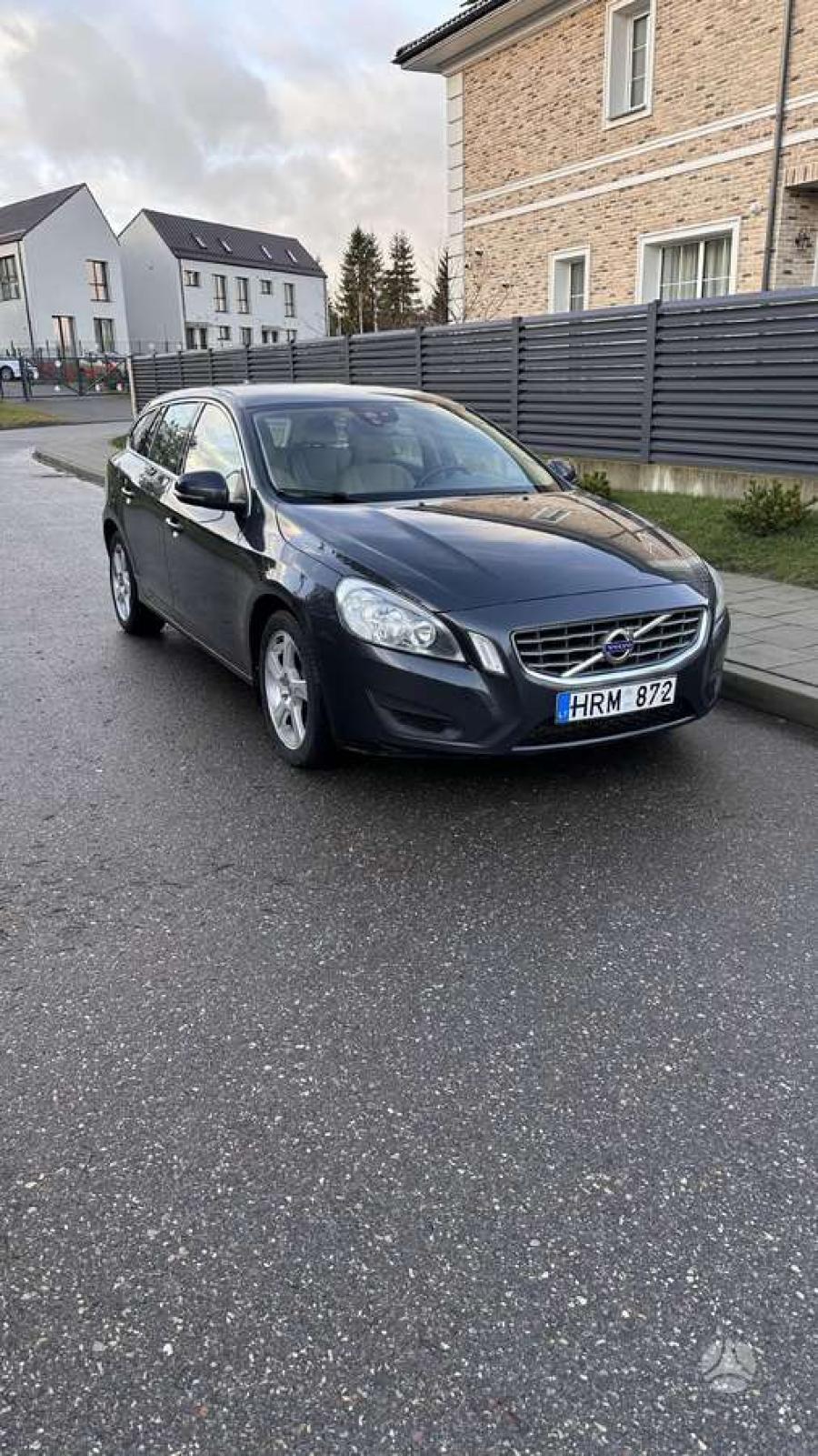Pelēks Volvo V60 2012 Viļņa, ar dzinēja tilpumu 1.98 L un nobraukumu 342 tūkst. km par 5300 €, foto 4 vietnē AUTOMOTO.COM.LV