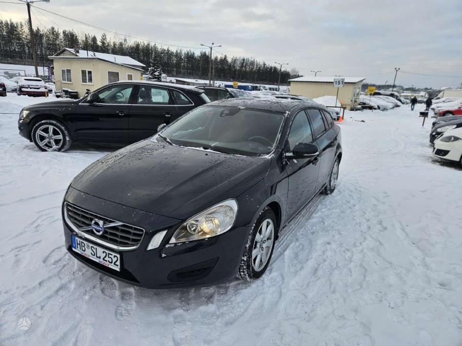 Grey Volvo V60 2012 in Vilnius, with an engine capacity of 1.60 L and mileage of 264 thousand km for 4800 €, photo 1 on AUTOMOTO.COM.LV