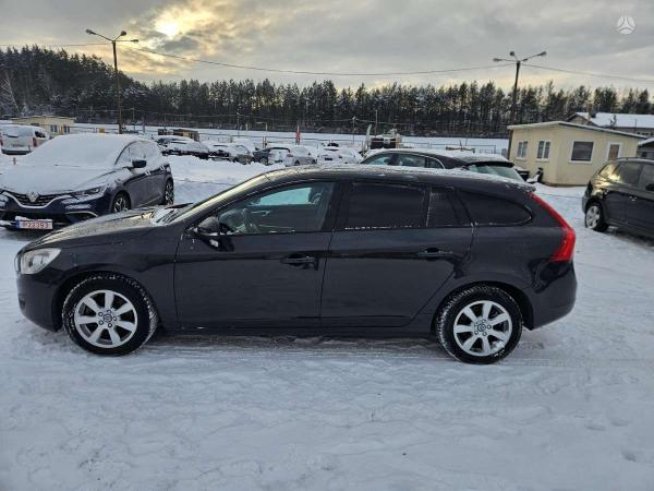 Grey Volvo V60 2012 in Vilnius, with an engine capacity of 1.60 L and mileage of 264 thousand km for 4800 €, photo 2 on AUTOMOTO.COM.LV