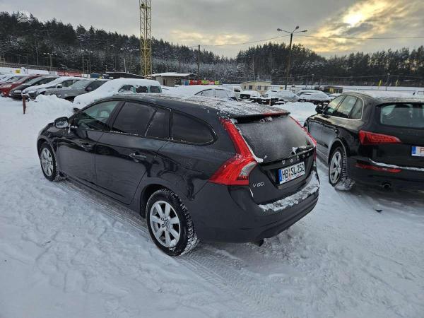 Grey Volvo V60 2012 in Vilnius, with an engine capacity of 1.60 L and mileage of 264 thousand km for 4800 €, photo 3 on AUTOMOTO.COM.LV
